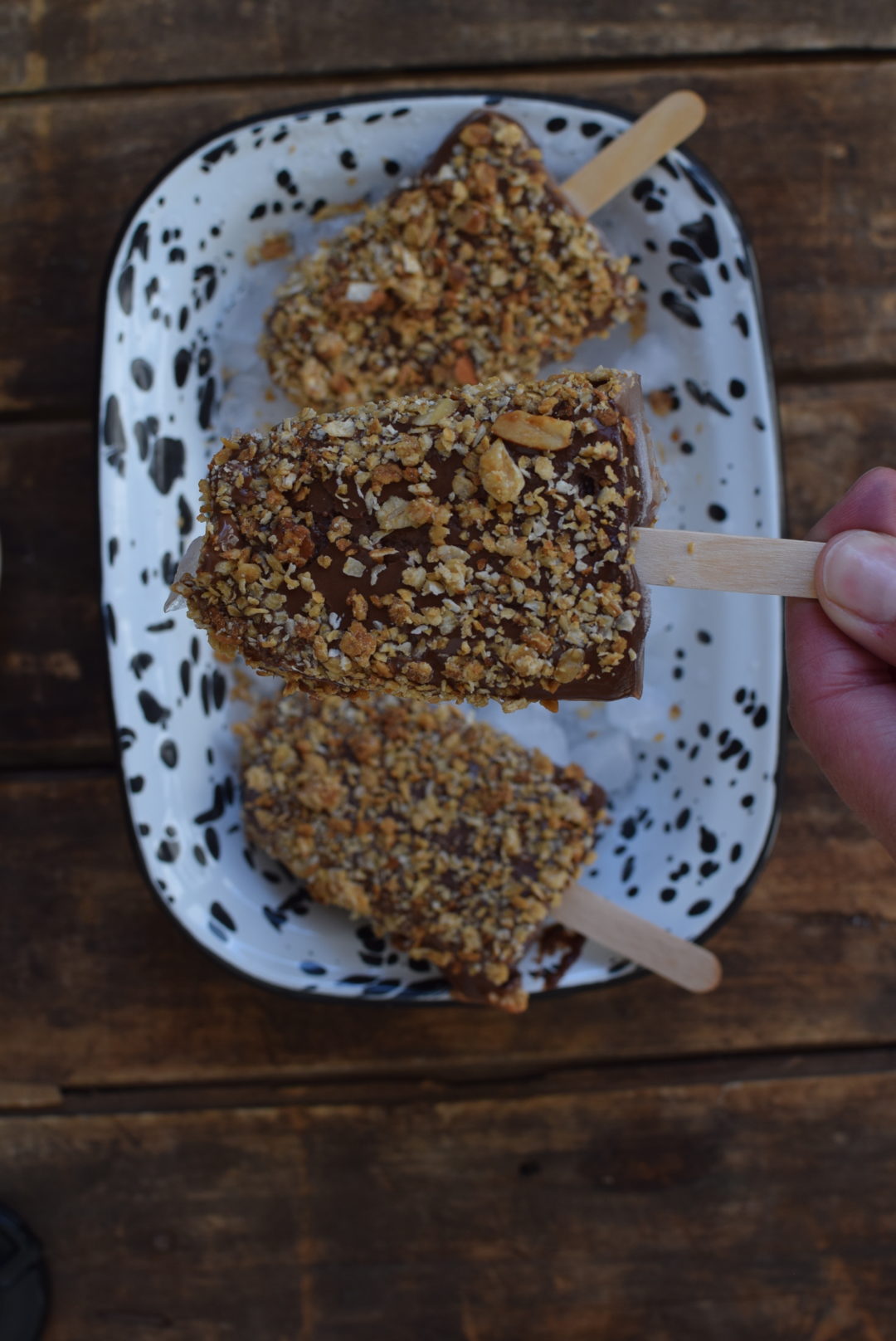 Paletas de chocolate con granola - Polin en la Cocina